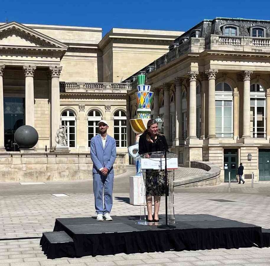 Les vases d’Alexandre Benjamin Navet à l’Assemblée Nationale - ItArtBag