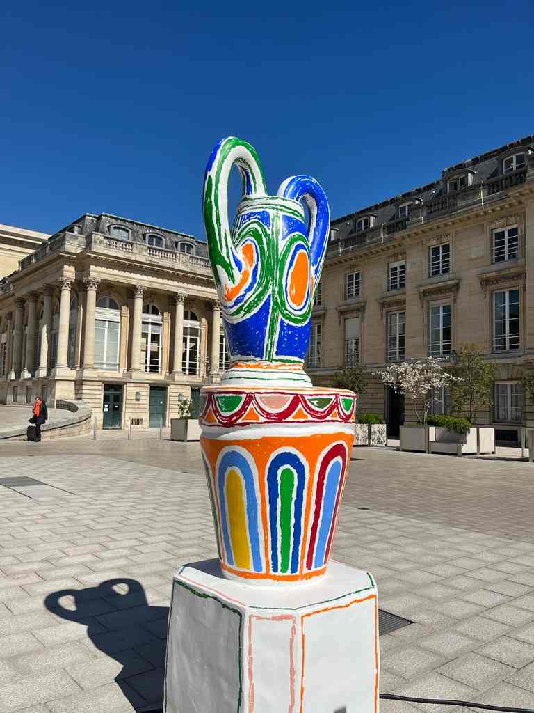 Les vases d’Alexandre Benjamin Navet à l’Assemblée Nationale - ItArtBag